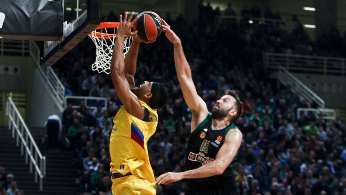 Mirotic, Higgins y Delaney salvan al Barcelona en Atenas