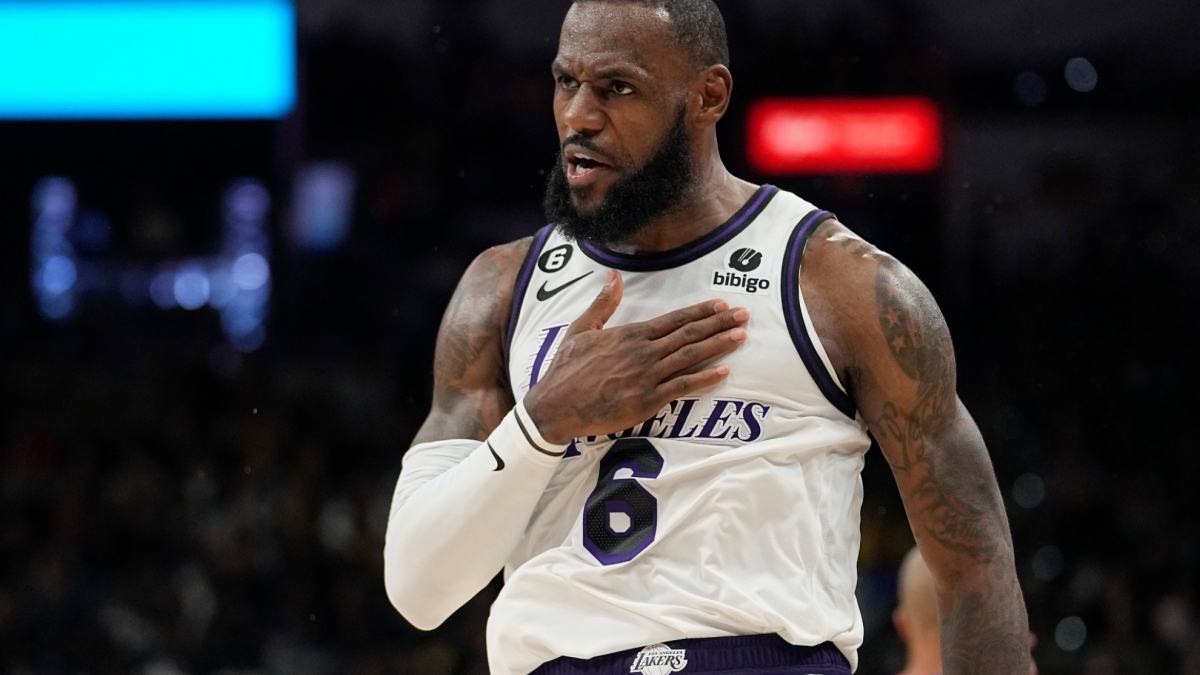 LeBron guía a los Lakers contra los Spurs con 39 puntos y 7 triples