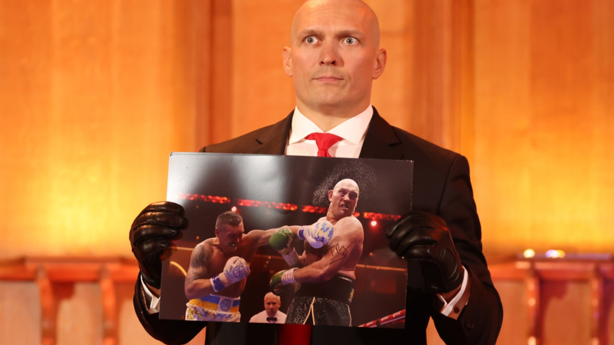 Usyk subastará la foto que Fury le firmó y de la que hasta él se ríe ...