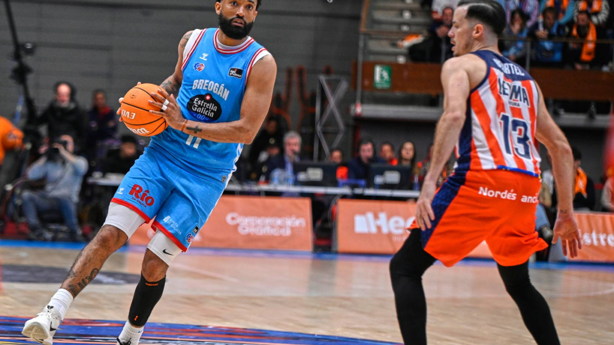 El Río Breogán se lleva el derbi gracias a un gran Hilliard
