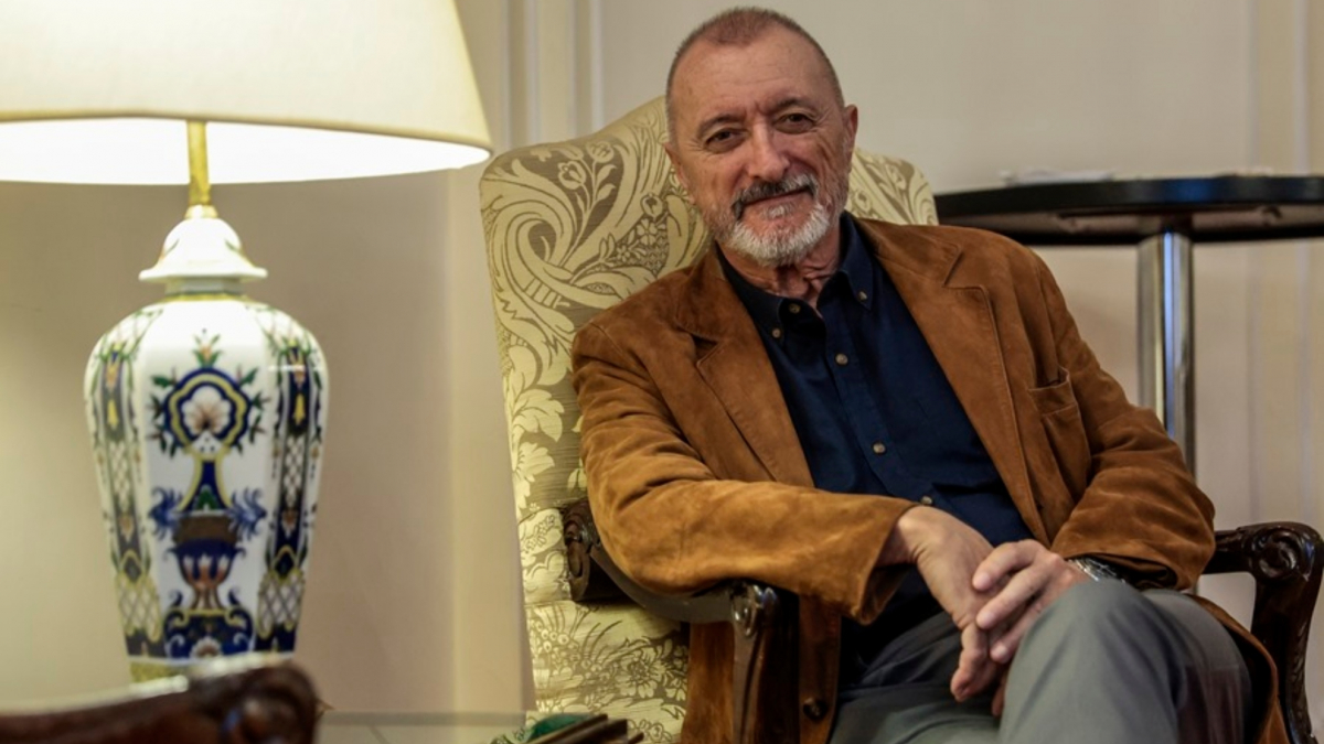 Arturo Pérez-Reverte tira de ironía para atizar a la diversidad ...