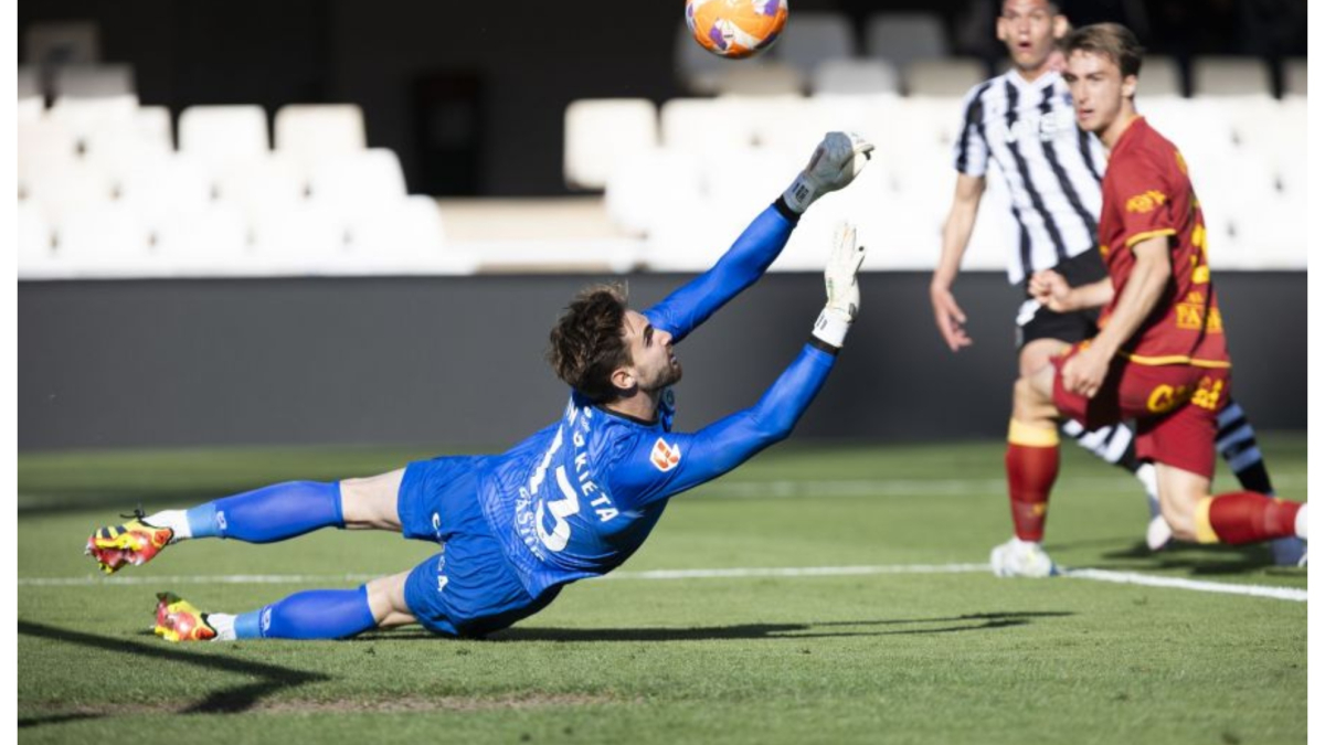 El Efesé se da al fin una alegría a costa de un Racing 'romo' en ataque