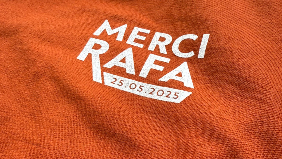 La camiseta conmemorativa de París a Nadal: 'Merci Rafa' y el mosaico ...