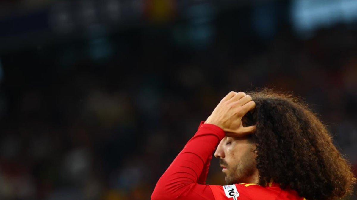 Alemania no olvida y vuelve a pitar a Cucurella cada vez que toca el balón