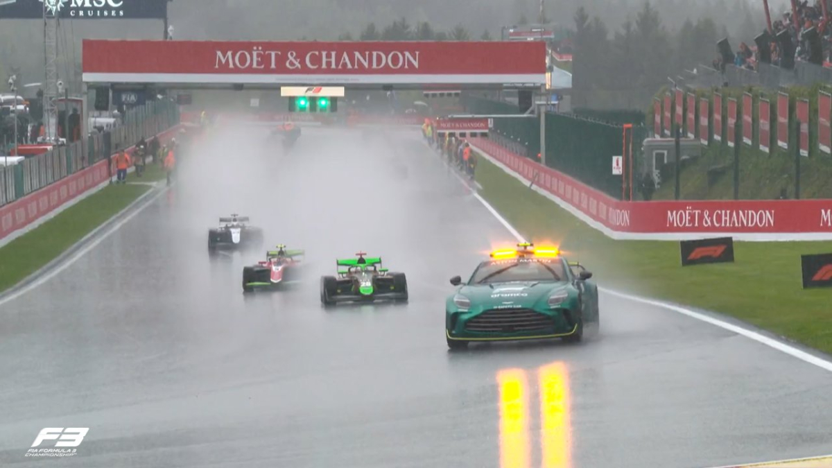 Diluvia en Spa y la carrera de F3 es suspendida