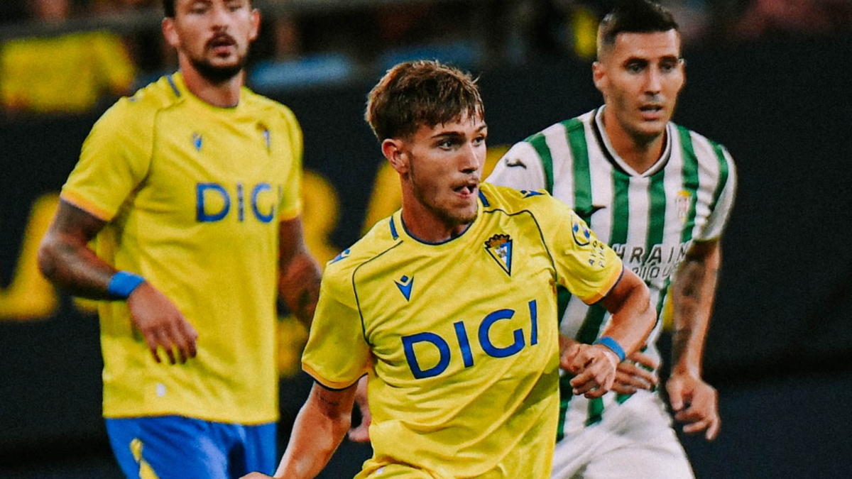 El Carranza se gana desde los once metros y con un gran Víctor Aznar