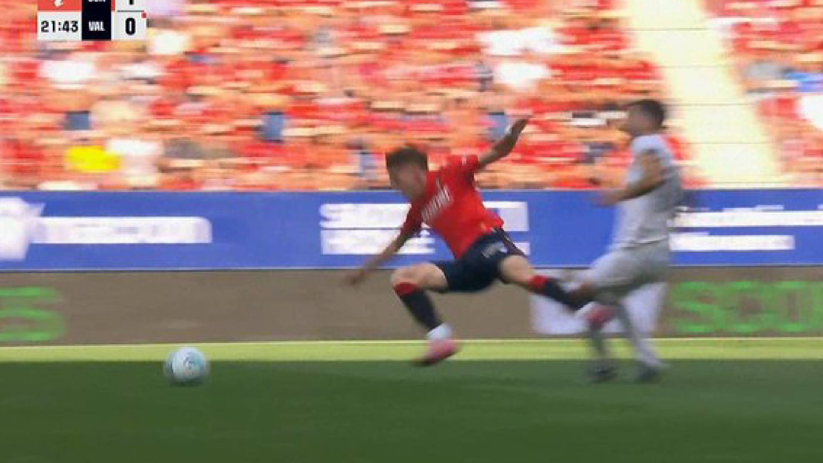 Burrull y la roja a Gayá: "Expulsión clara, derriba a Víctor en una ...