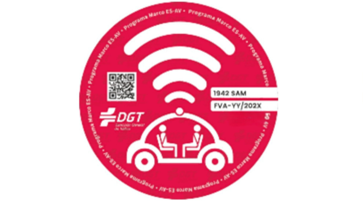 La nueva etiqueta de la DGT que permitirá circular por España a coches ...