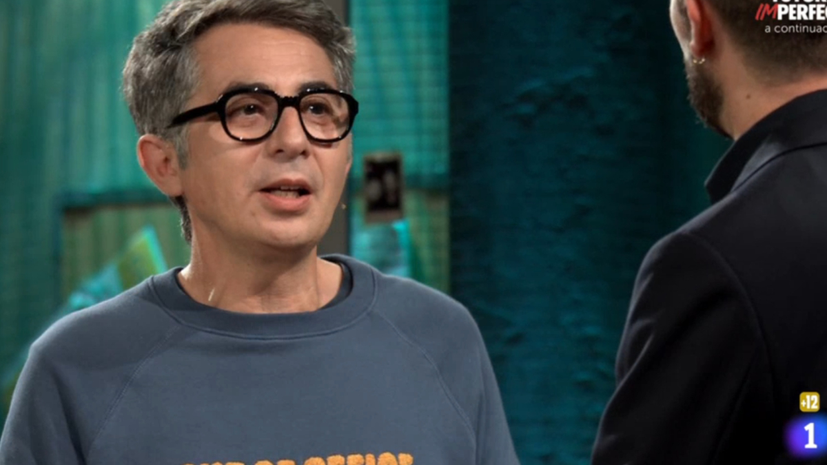 David Broncano le regala una papelera a Berto Romero y este alucina ...