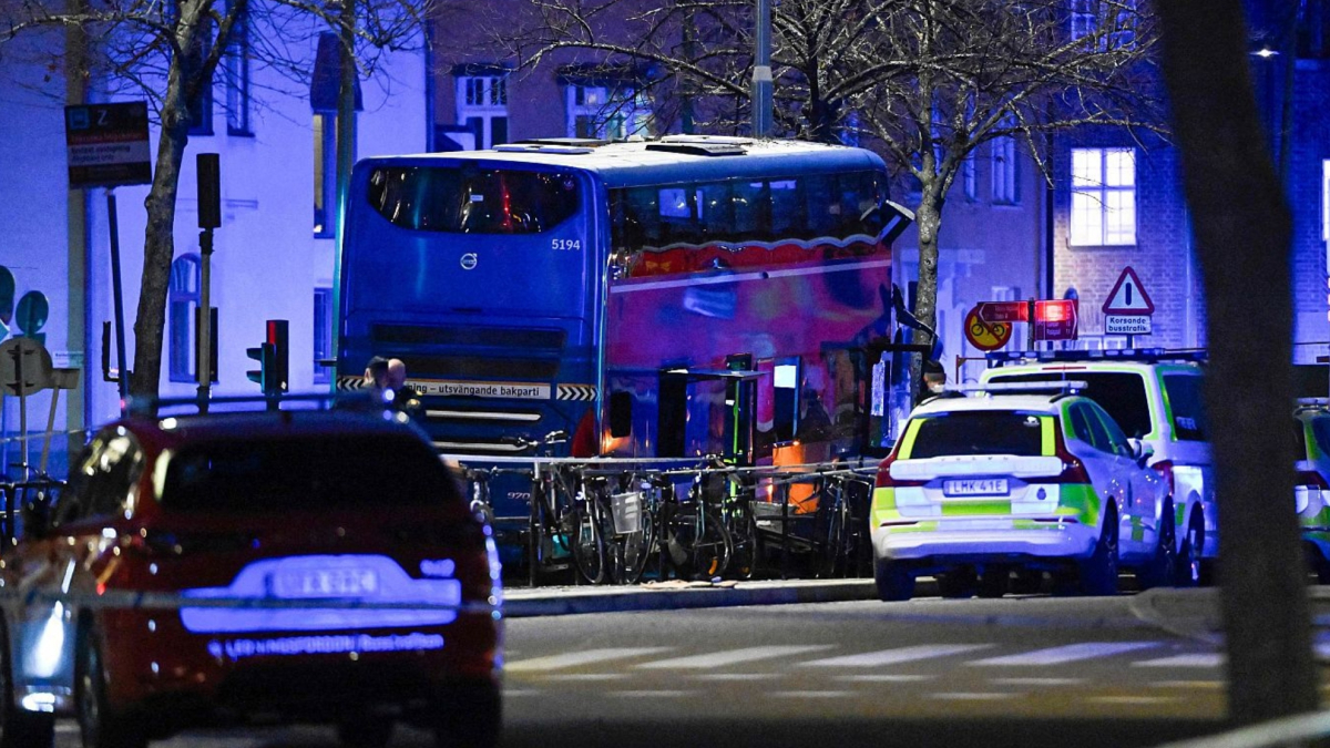 Tragedia en pleno corazón de Estocolmo: un autobús atropella y mata a ...