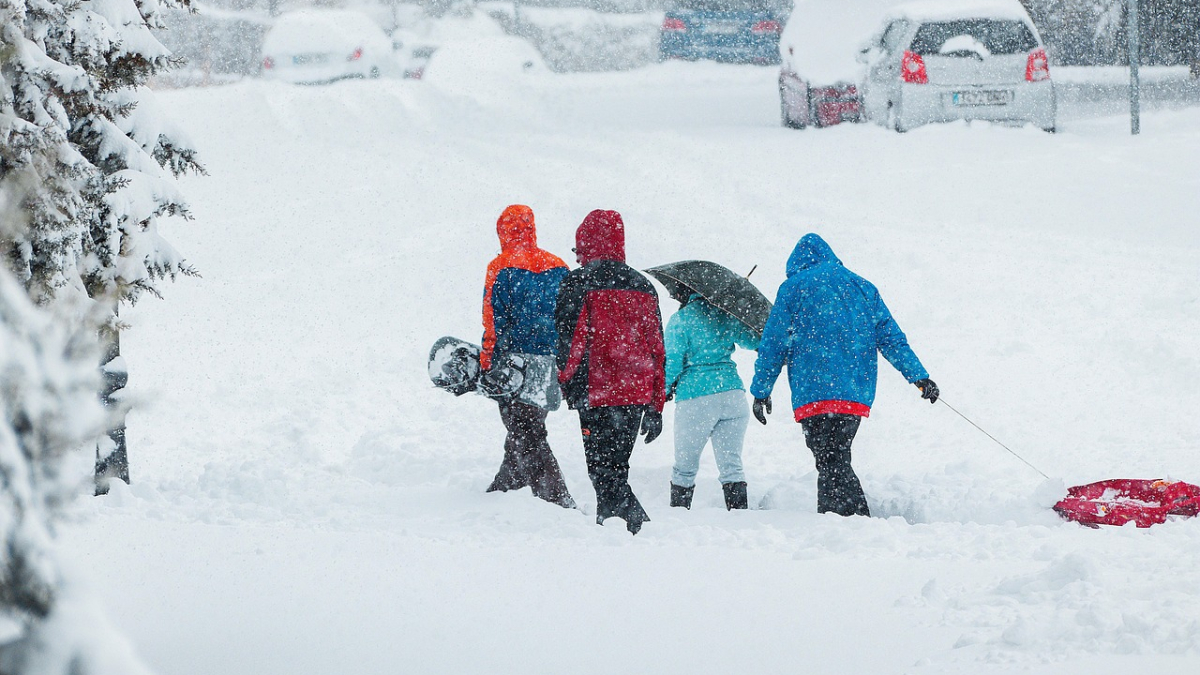 Bajan las temperaturas en España: cómo protegernos de la nieve y el frío
