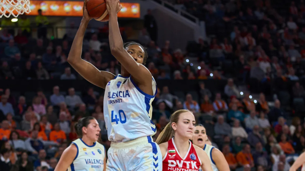 Kayla Alexander tumba al DVTK y facilita el triunfo del Valencia
