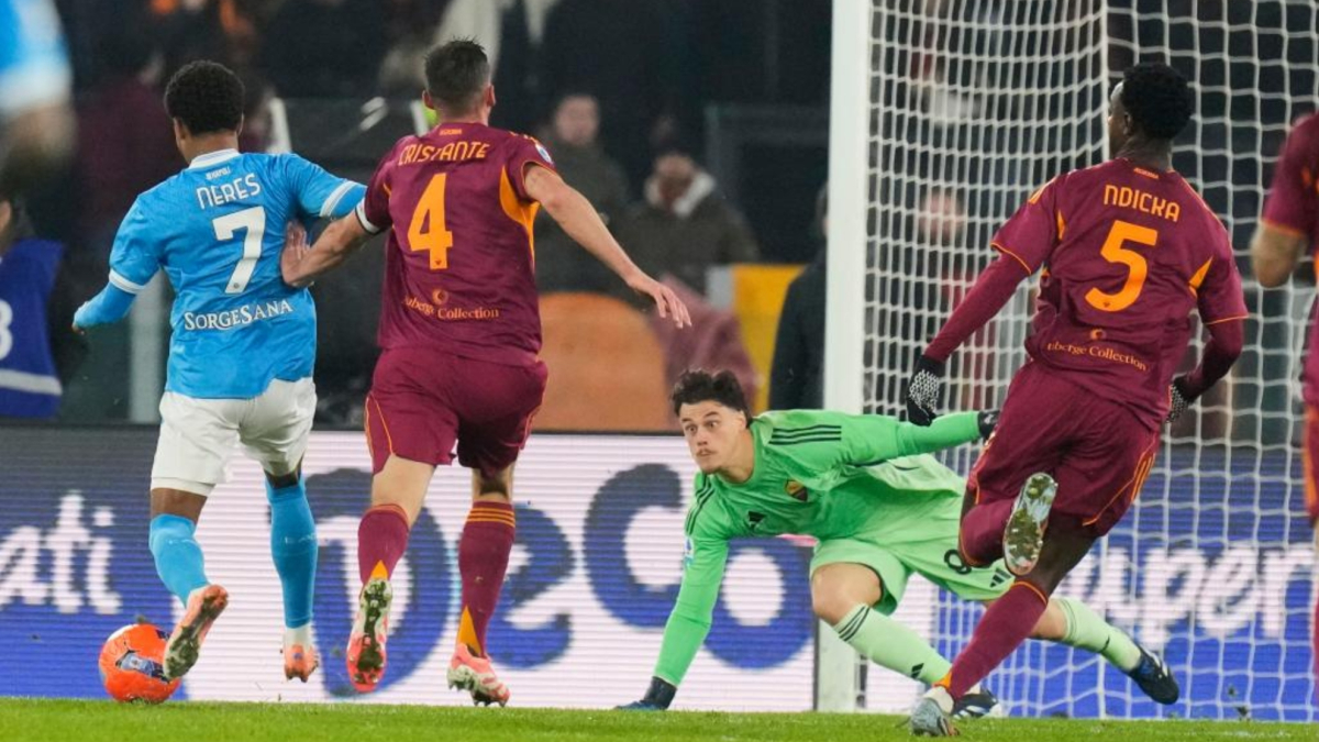 Golpe de campeón: el Nápoles gana a la Roma y se coloca collíder