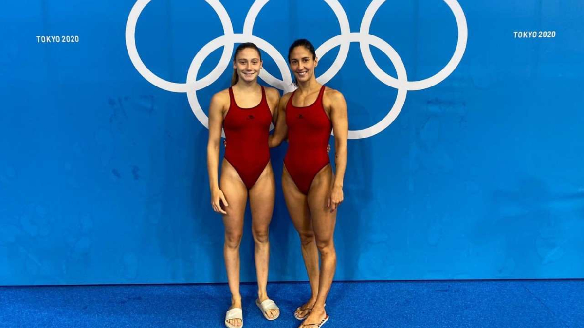 Pilar Peña y Elena Ruiz, dos generaciones en la piscina