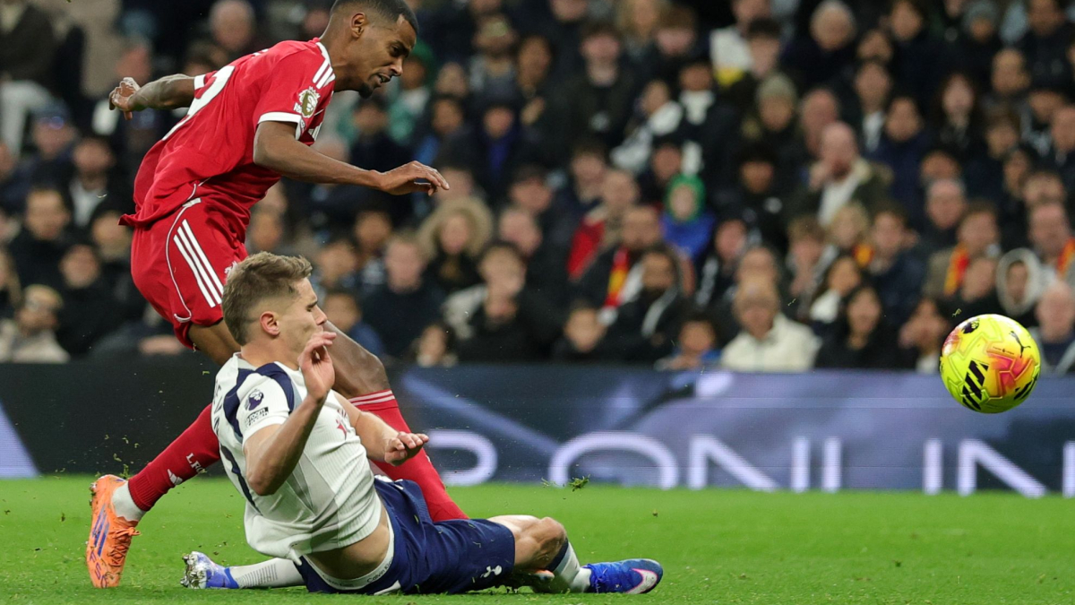 Devastador parte médico para Isak: operado por una doble fractura de ...