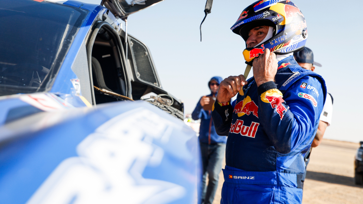 Sainz juega sus cartas: "Ahora viene la parte más importante del Dakar"