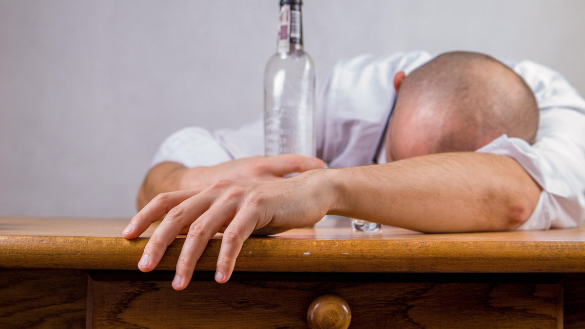Guillermo Martín, farmacéutico: "El alcoholismo y la dipsomanía son dos ...