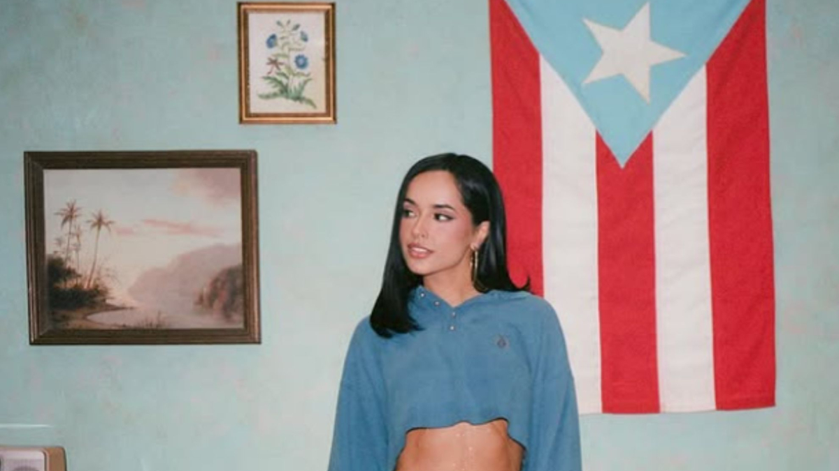 La peculiar forma de protesta de Becky G contra el ICE de Donald Trump ...