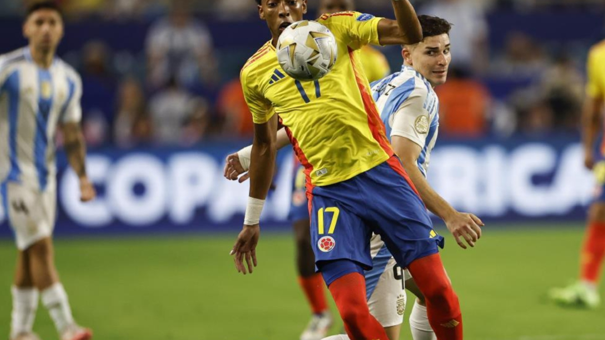 Alarma en la Selección Colombia: Johan Mojica se retira lesionado y ...
