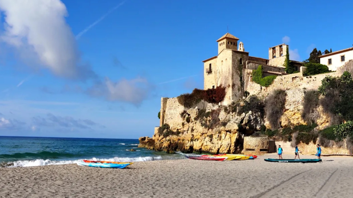 Ni Peñíscola ni Tossa de Mar: esta playa de Tarragona también tiene un ...
