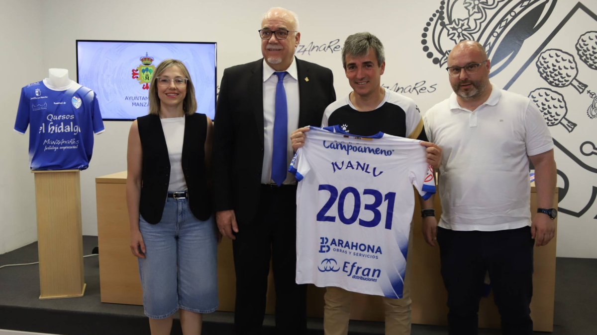 Juanlu Alonso renueva con Quesos El Hidalgo Manzanares hasta 2031