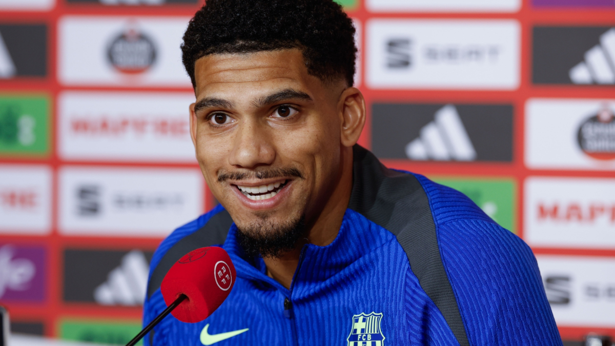 Araujo vuelve a Uruguay tras hacerse un tratamiento médico en España