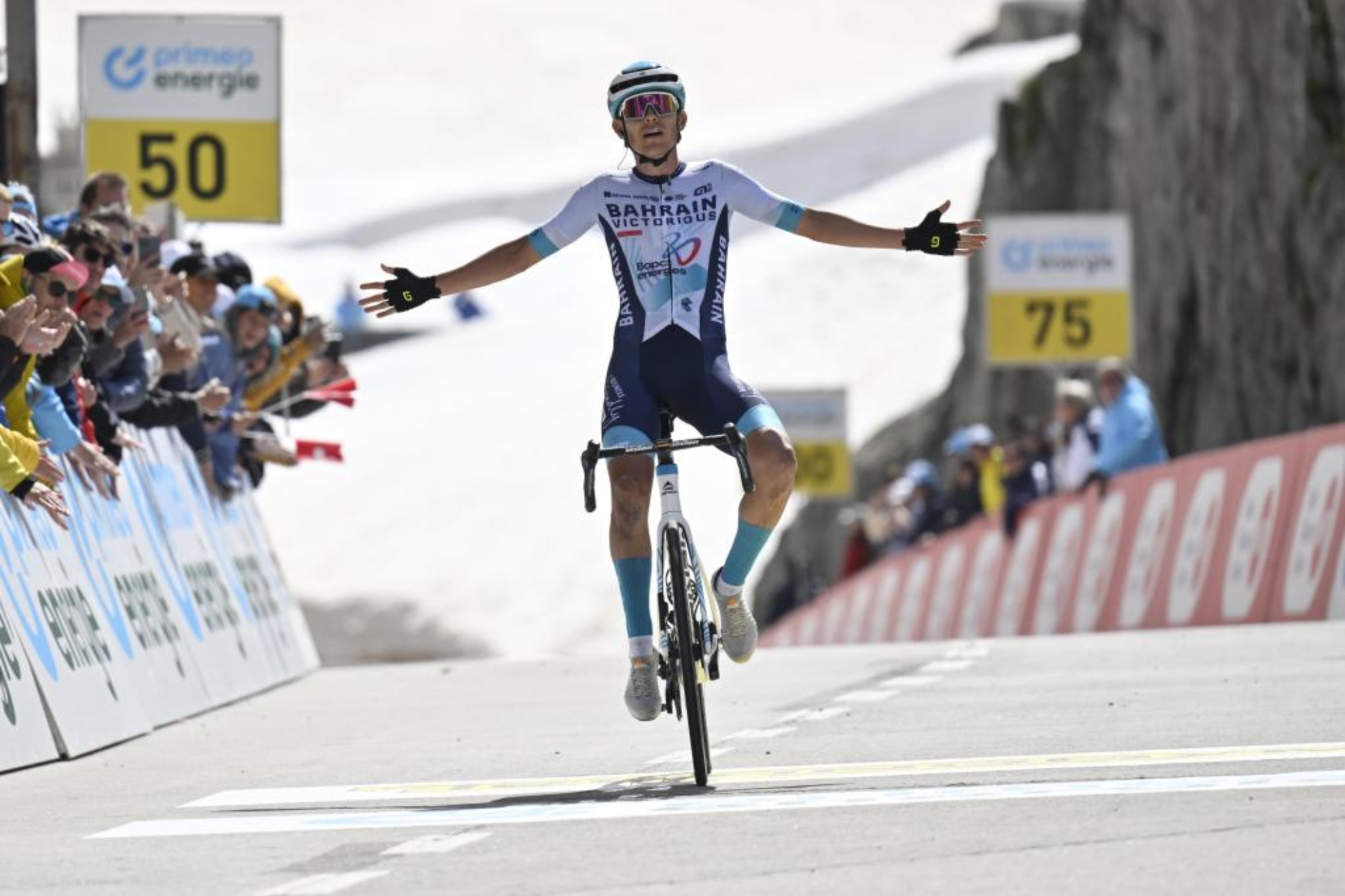 Torstein Traen se corona en el Paso de San Gotardo y Yates se poner líder