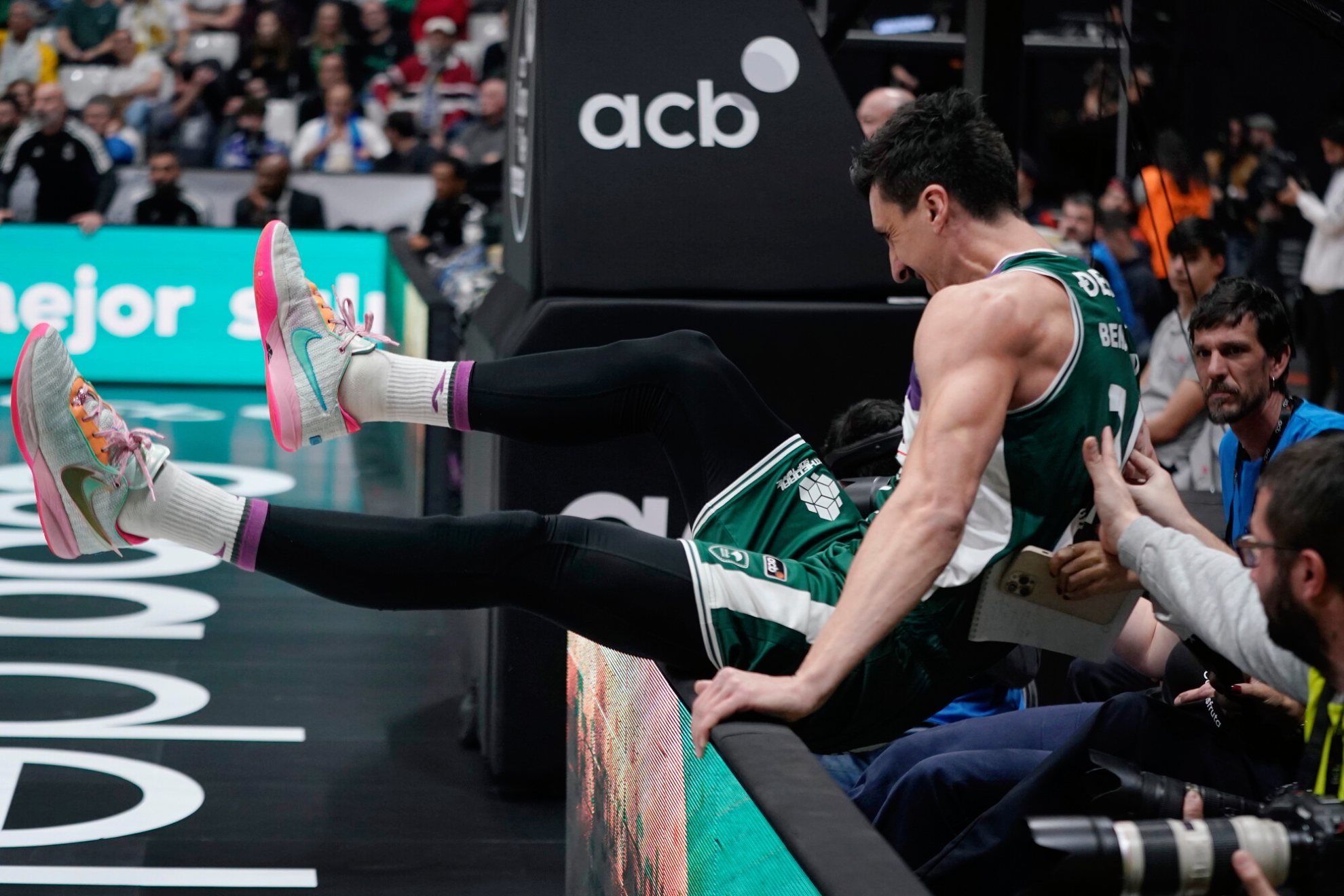 No todo es alegría en el Unicaja: Djedovic, dos meses K.O.