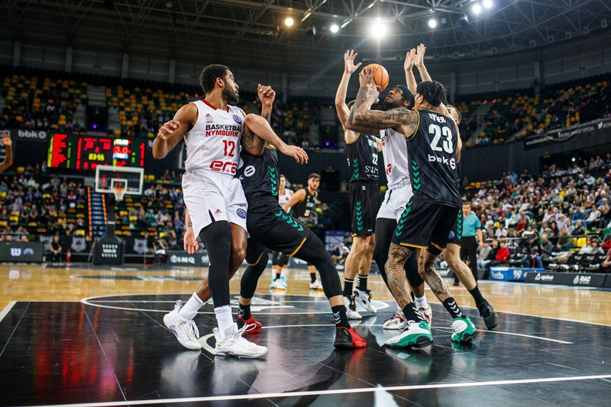 El Surne Bilbao se complica la vida ante el Nymburk pero acaba líder