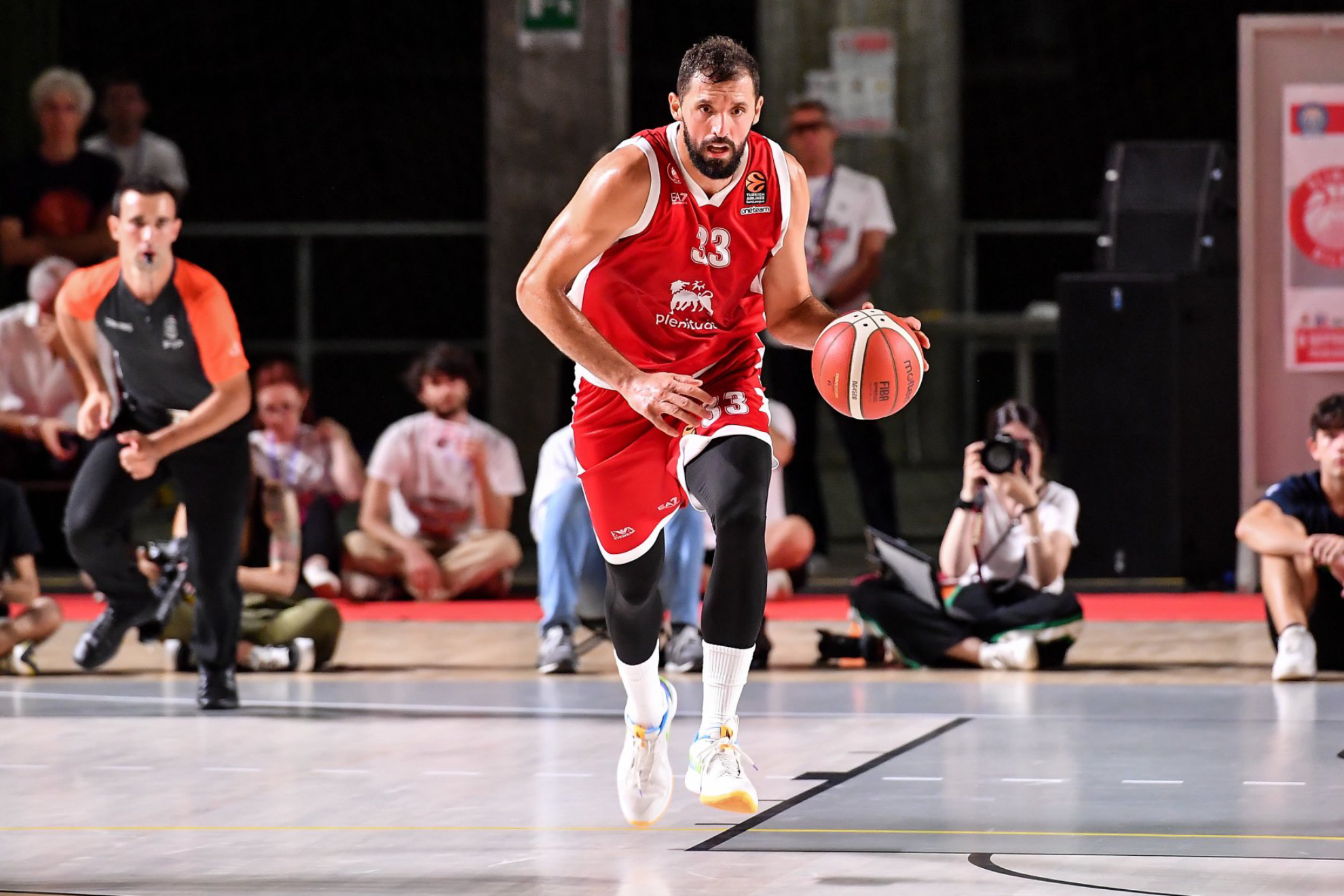 Mirotic, presentado por el Armani Milán, "el club más parecido a la NBA ...