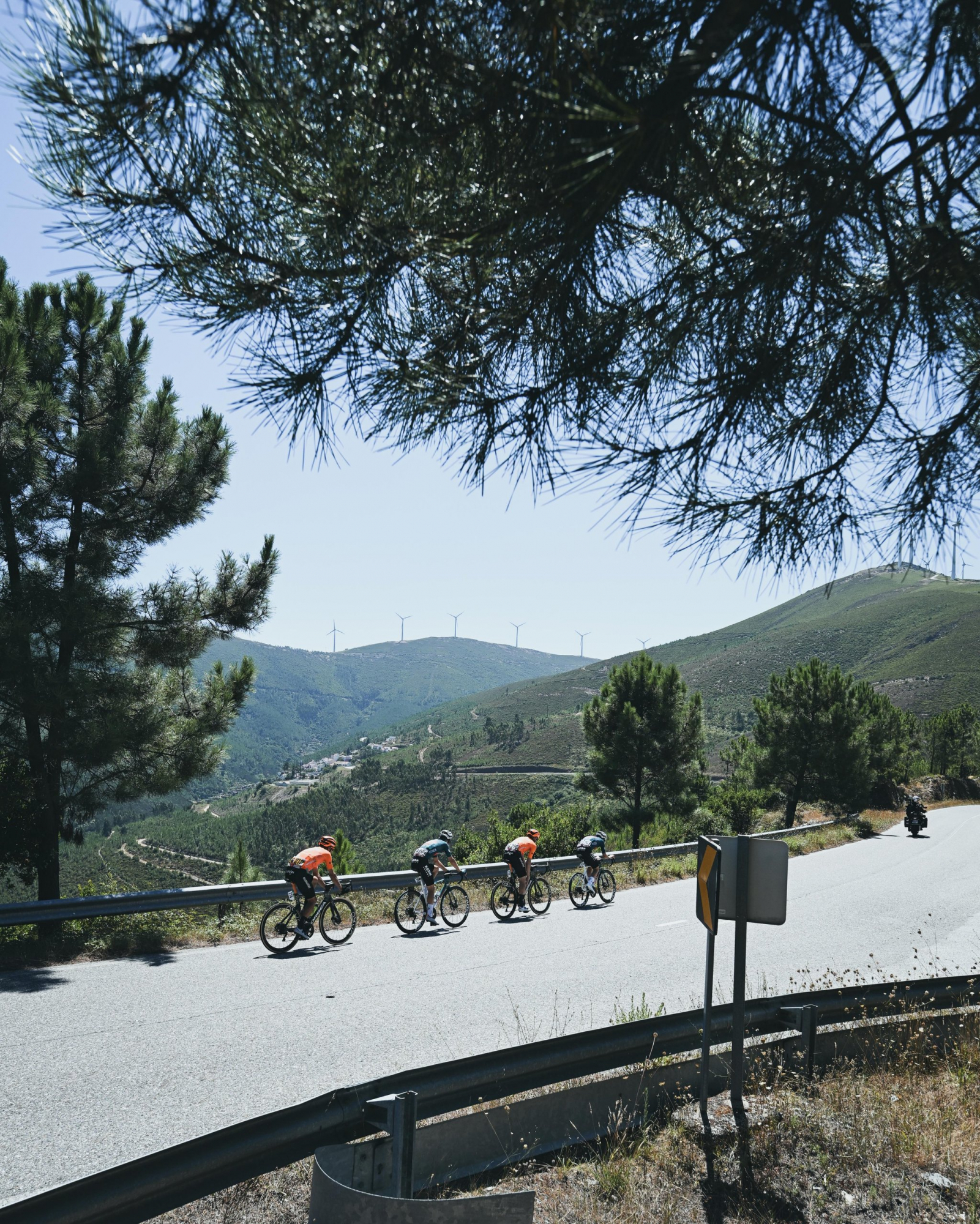 Van Aert se saca la espina y afianza La Roja antes del primer final en alto