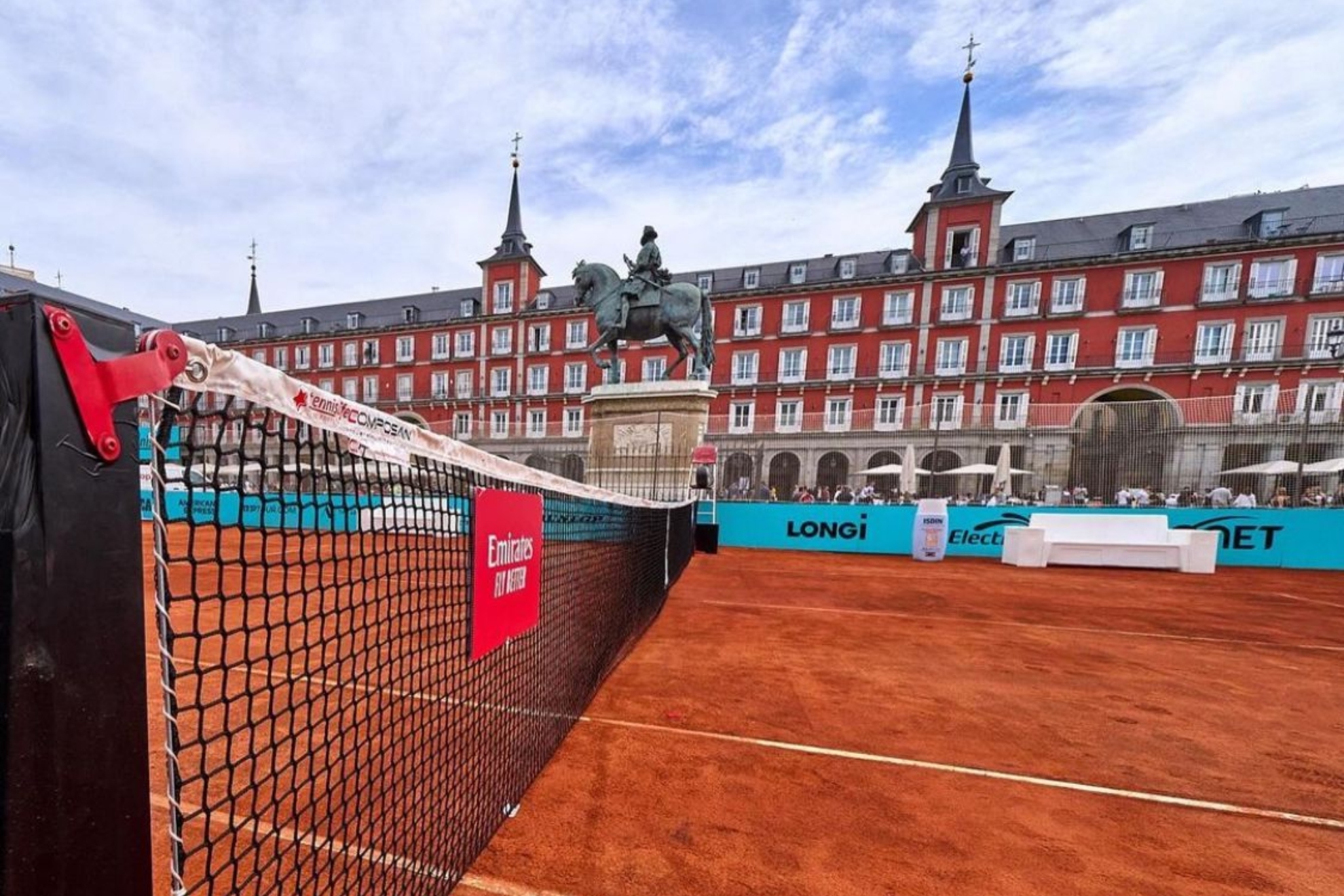 El Mutua Madrid Open inaugura una pista de tenis en la Plaza Mayor