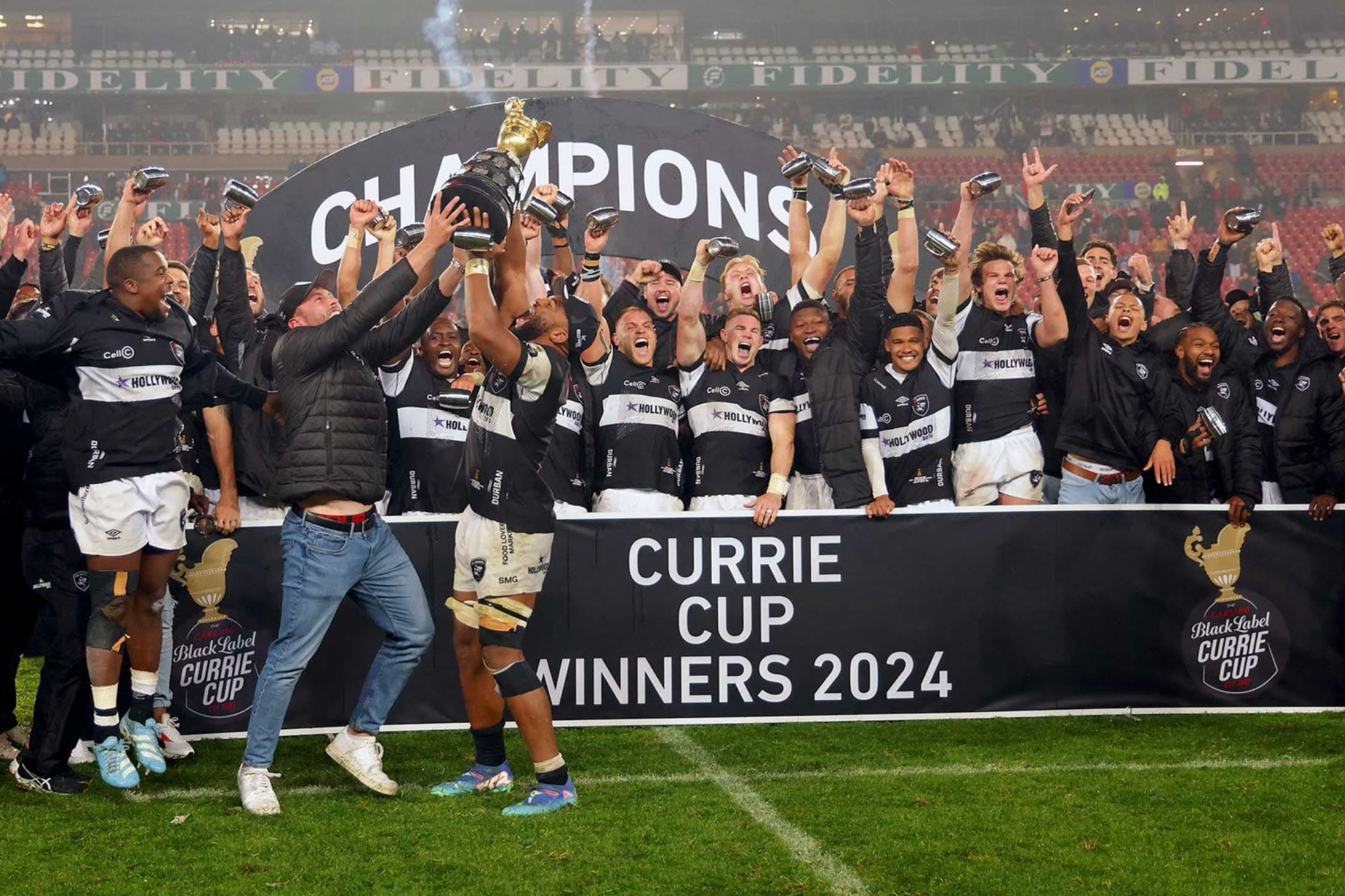 Jordan Hendrikse le da a Sharks la Currie Cup