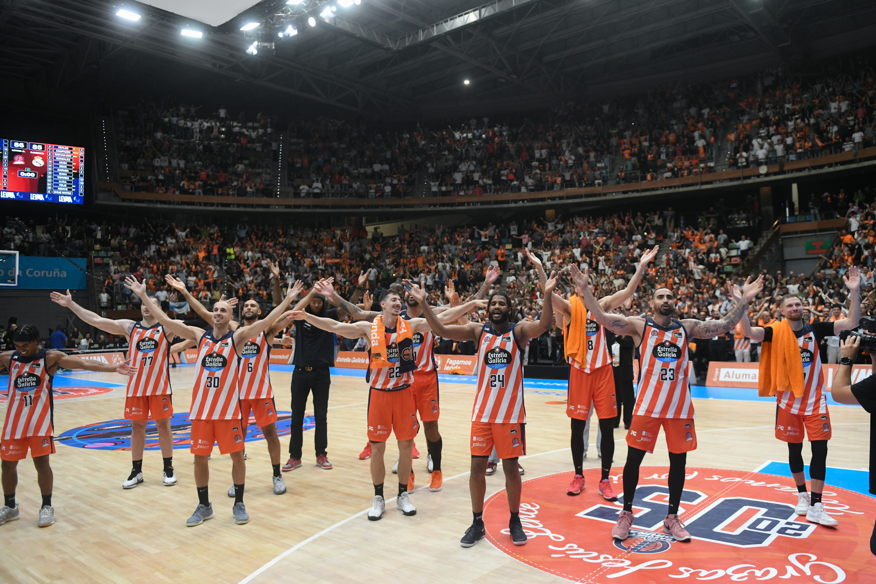 El Leyma Coruña la arma en su debut ACB tumbando al Real Madrid con un ...