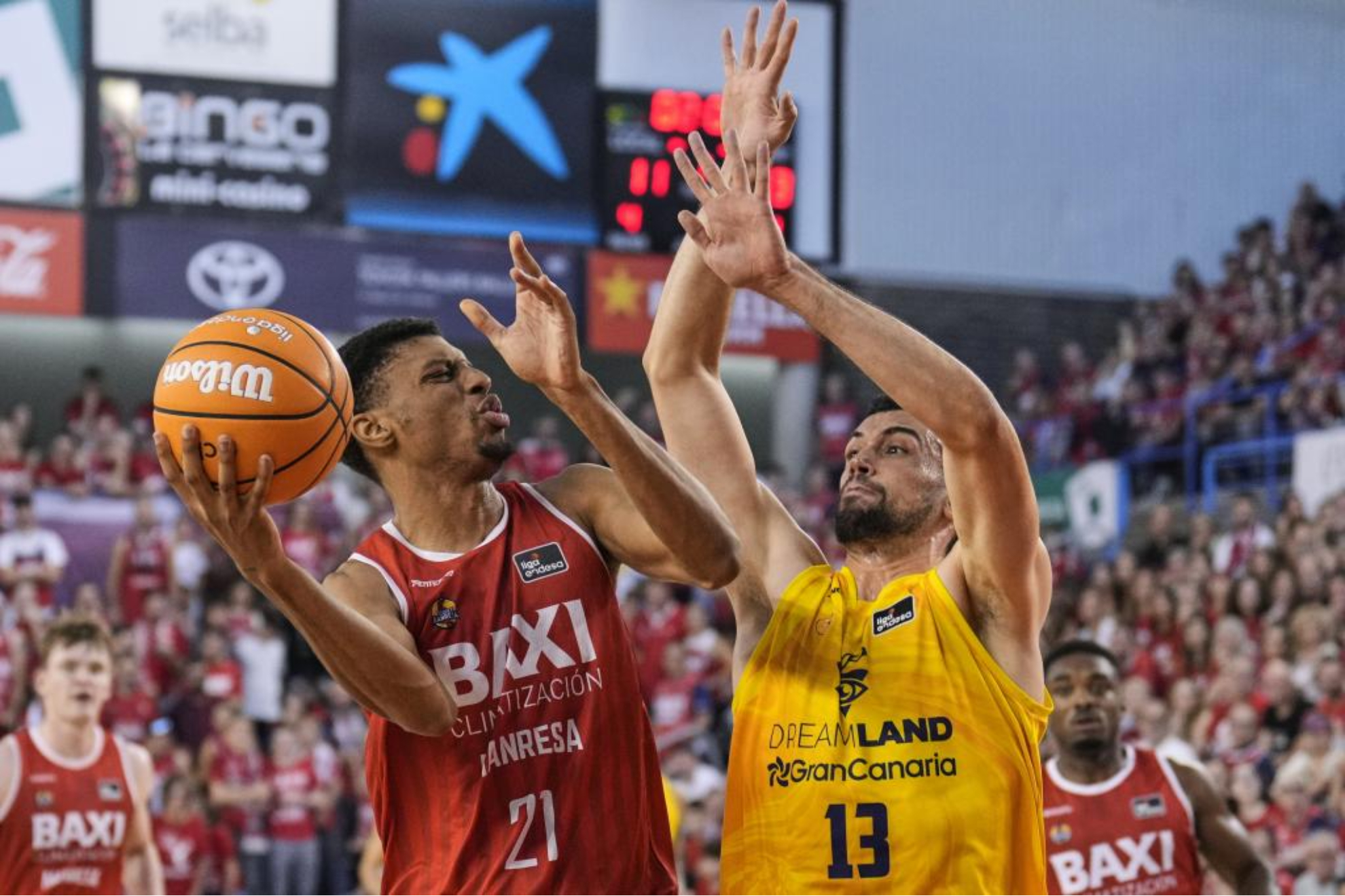 El Baxi Manresa barre de la pista al invicto Dreamland Gran Canaria