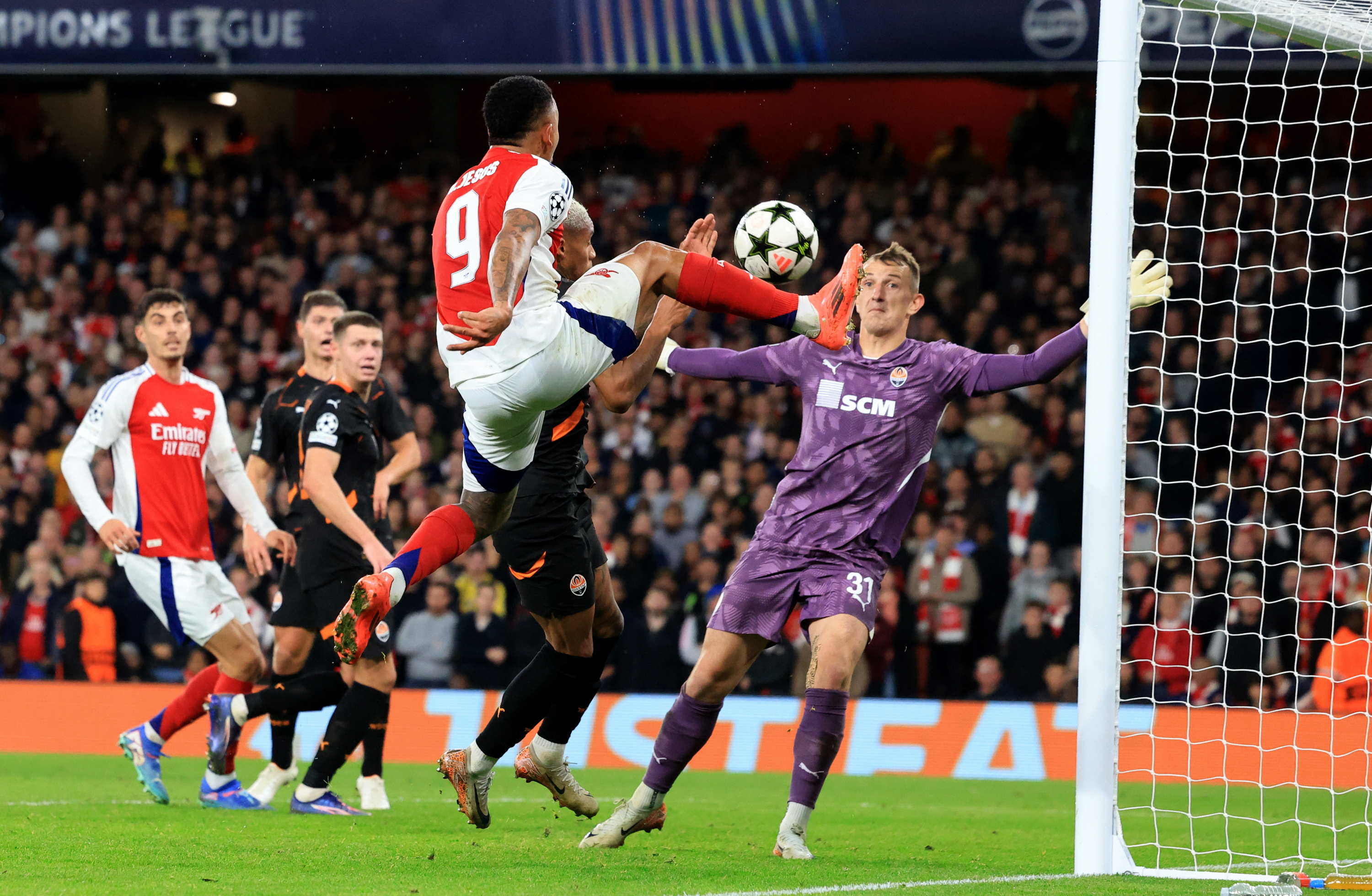 A Gabriel Jesús se le moja la pólvora