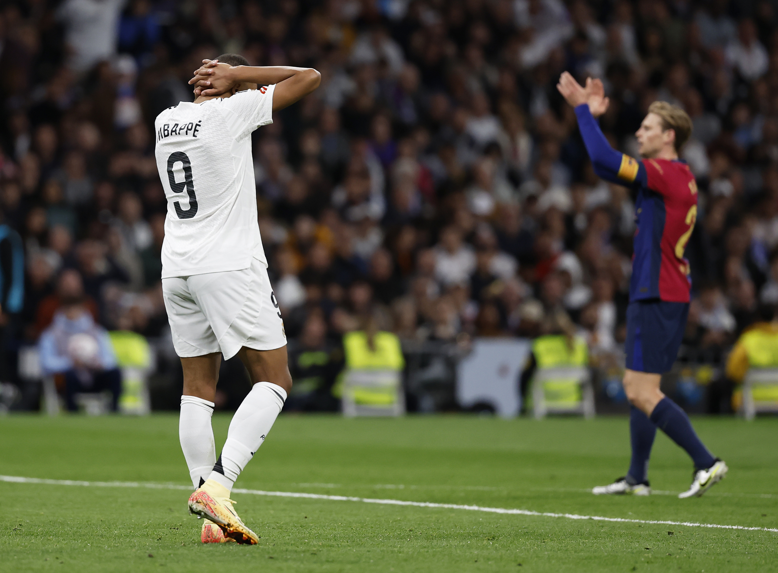 Mbappé sigue en fuera de juego