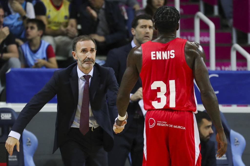 Dylan Ennis propulsa al UCAM en Andorra