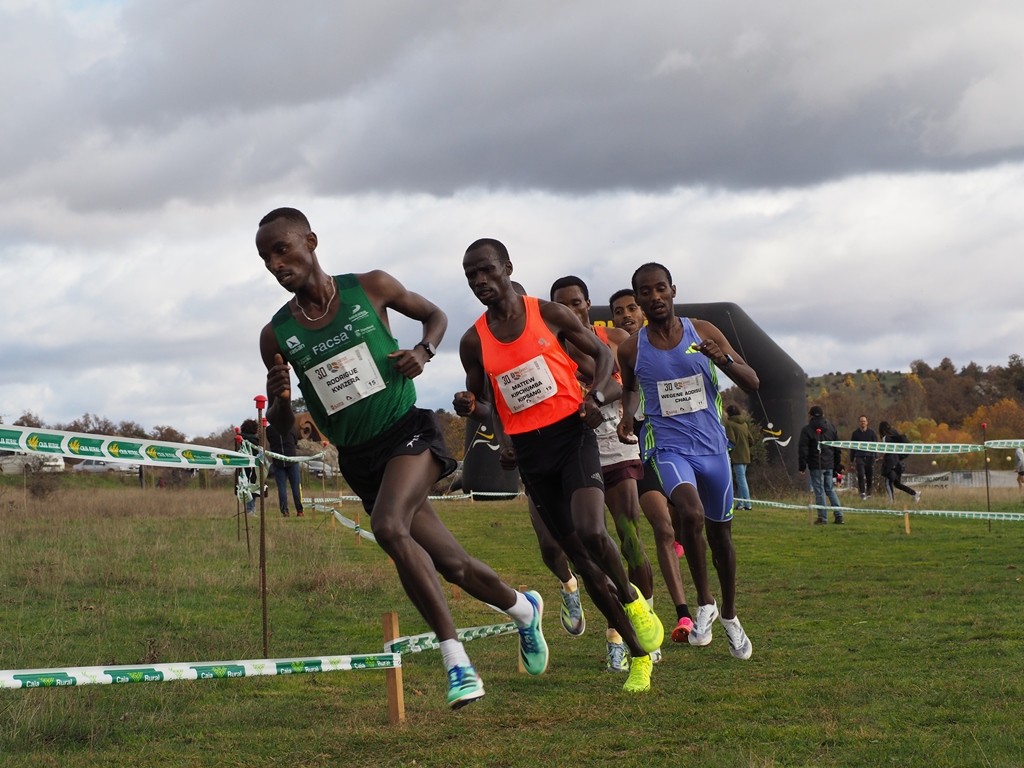 Mercy Chepkemoi y Rodrigue Kwizera vuelan en el Cross de Soria