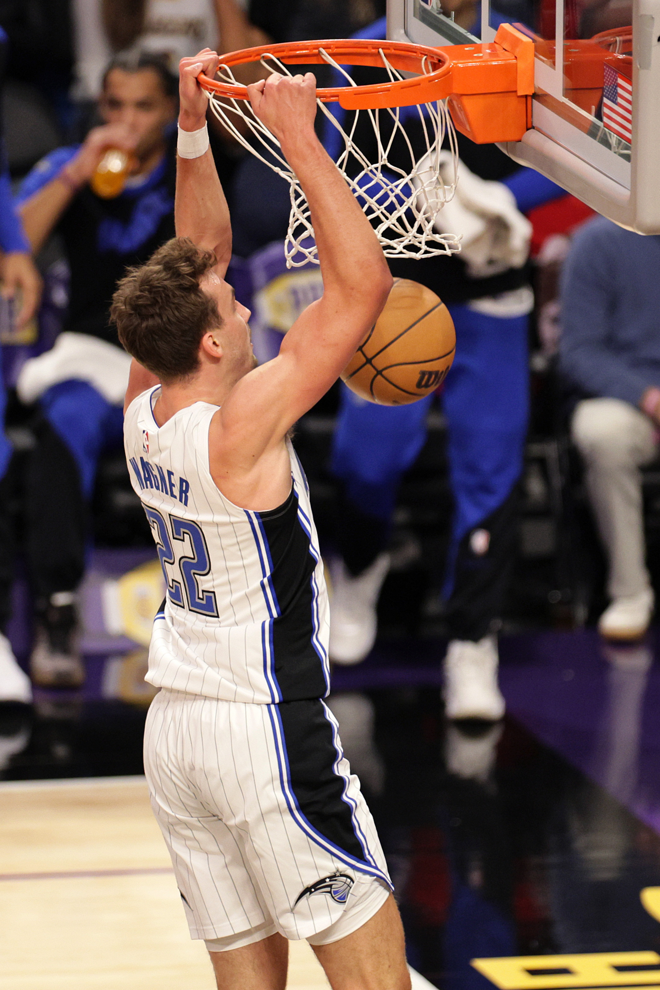 Los Lakers dilapidan 70 puntos de LeBron y Anthony Davis y Wagner los ...