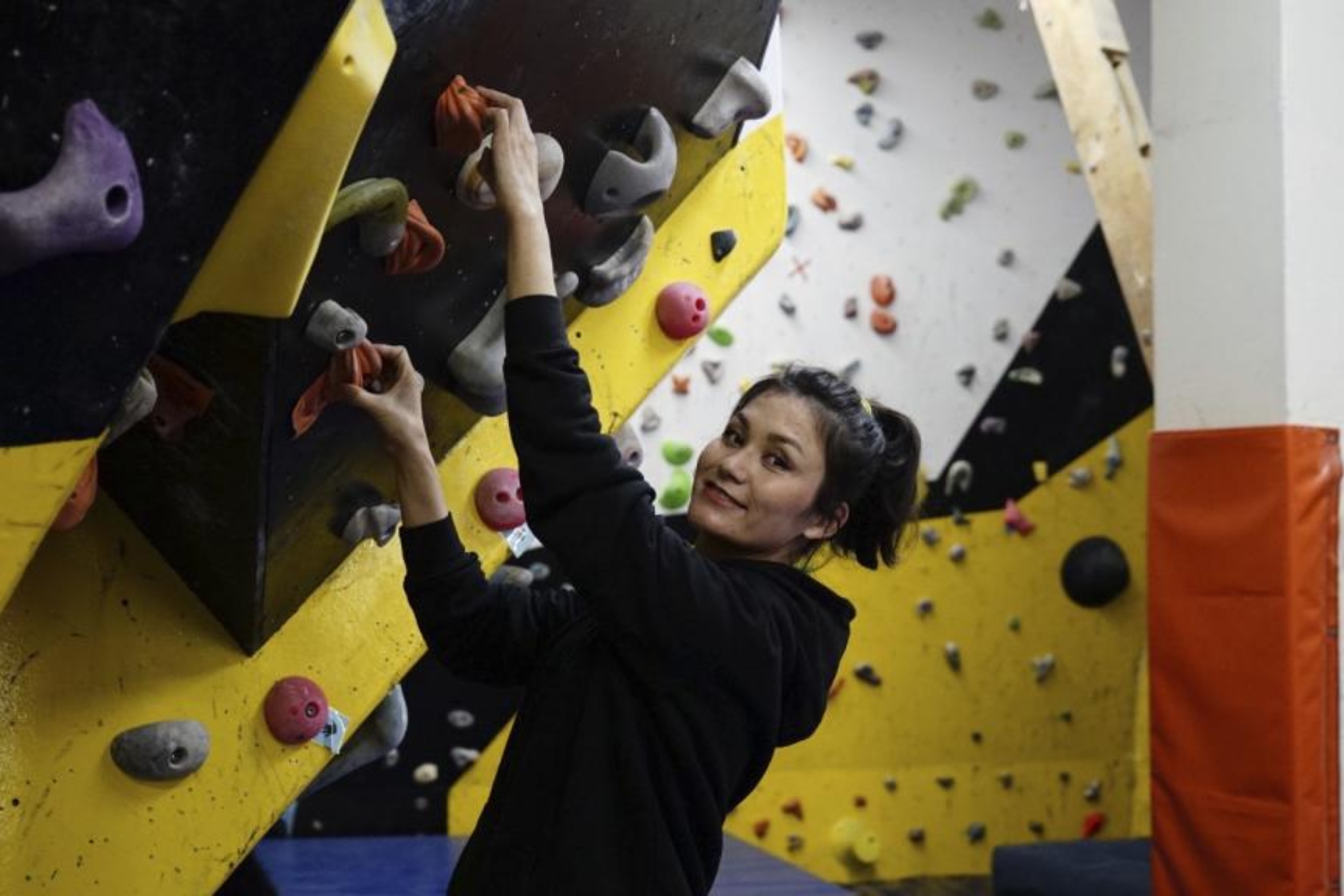 La alpinista Aqila Hashimi o metas que representan montañas