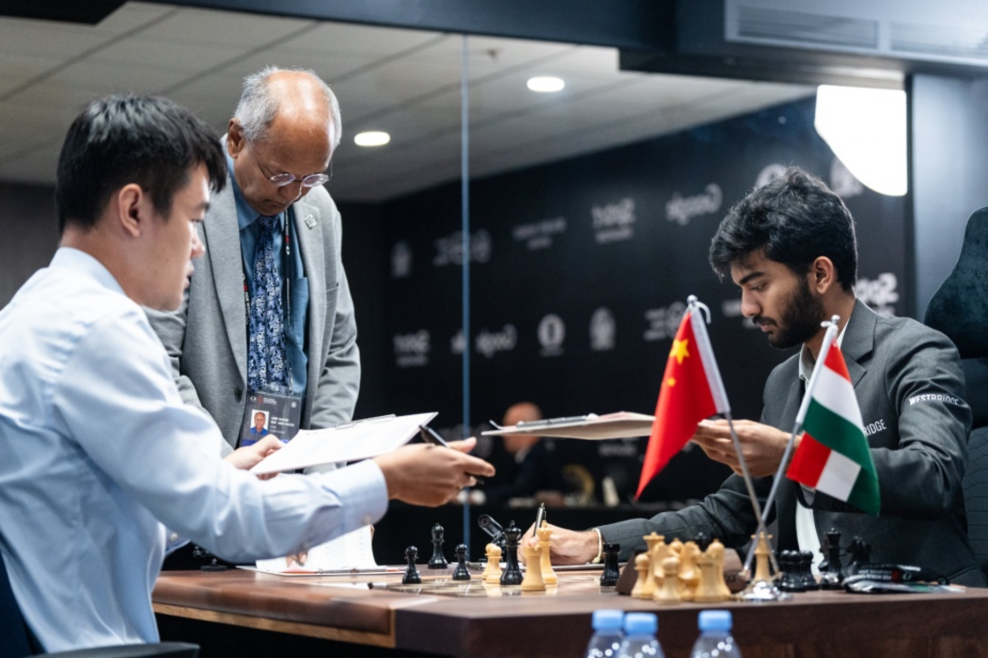 Ding se salva en la decimotercera y penúltima partida