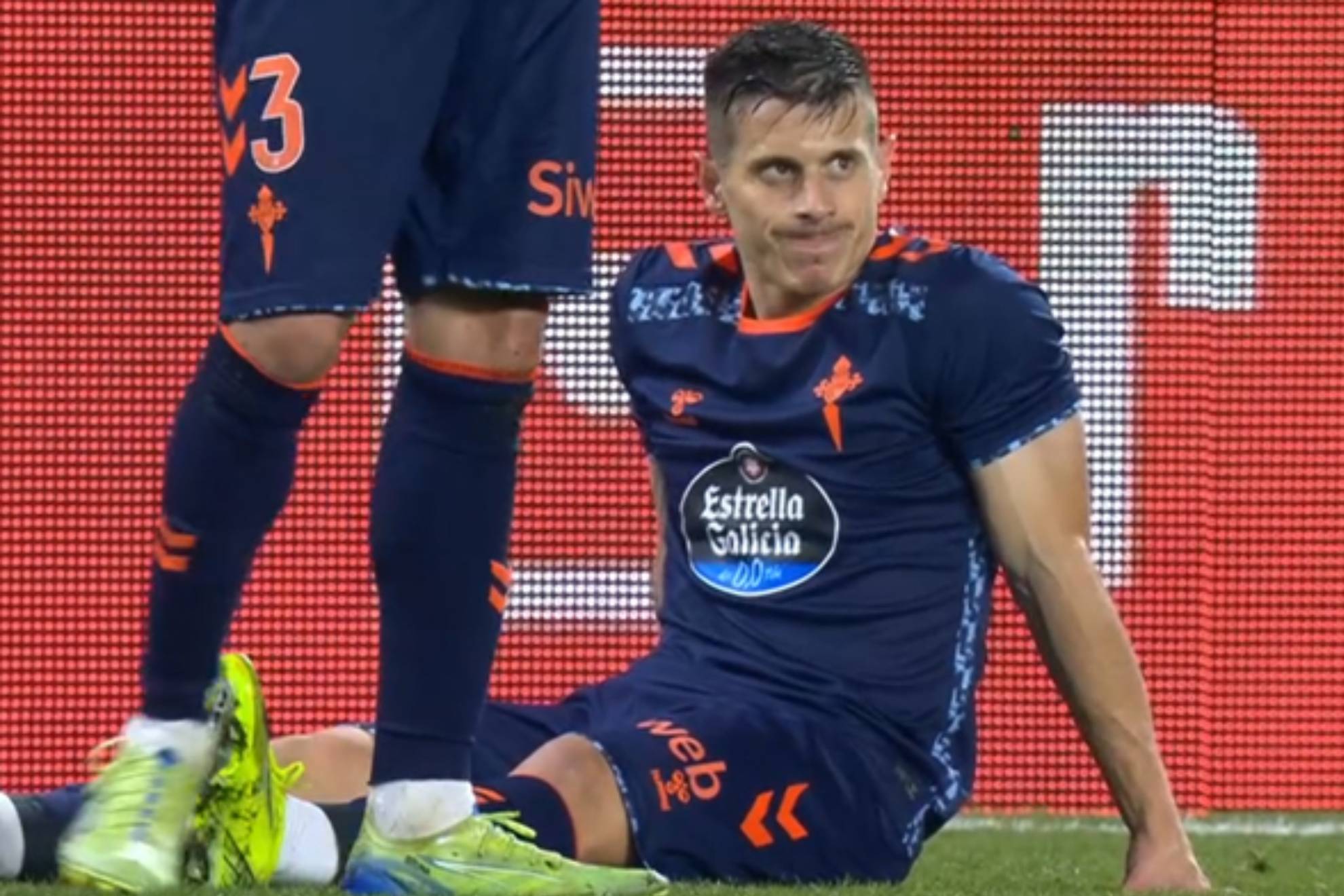 Alfon sufre una lesión muscular y Marcos Alonso un esguince