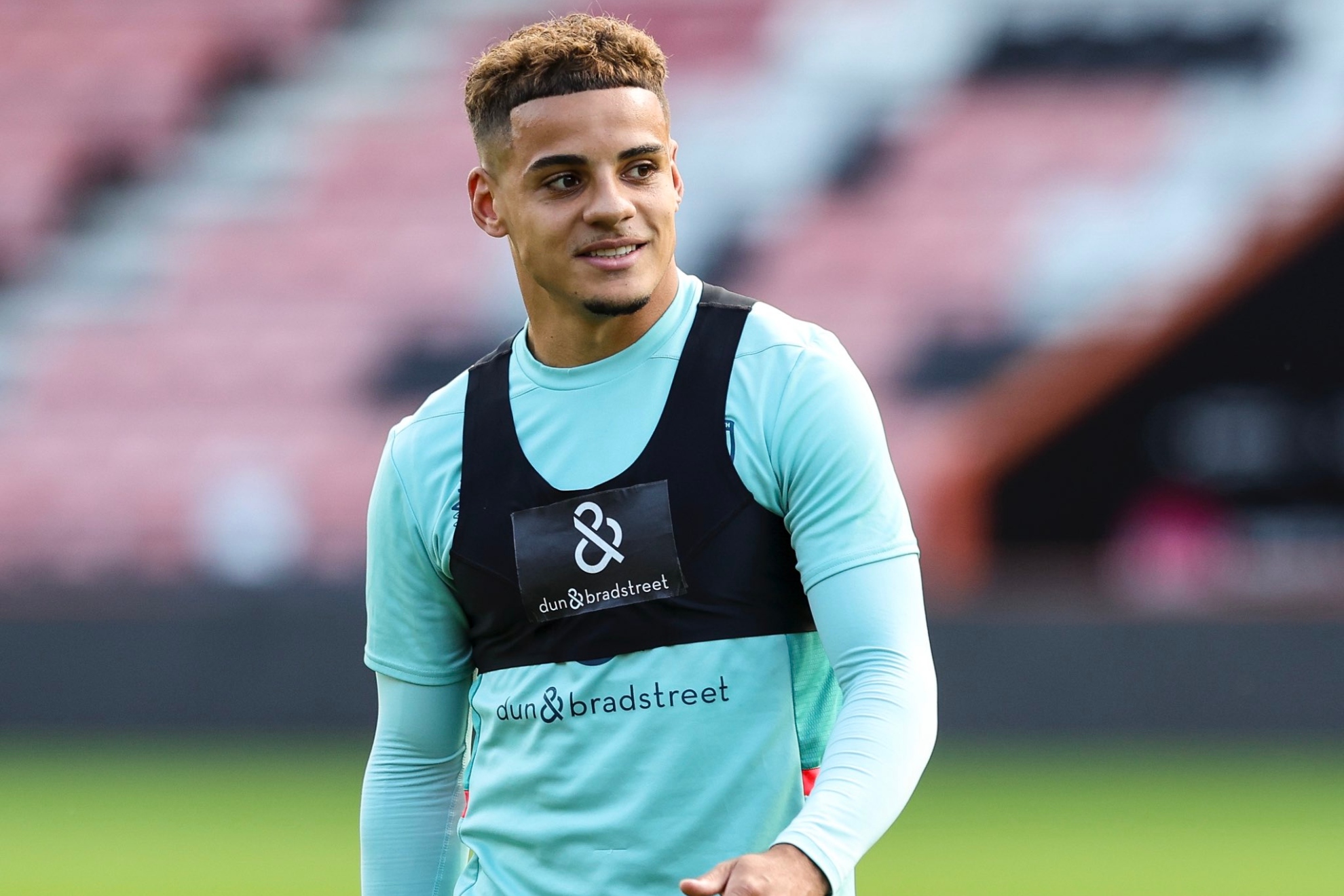 Max Aarons firma por el Valencia hasta junio, cedido con opción de compra
