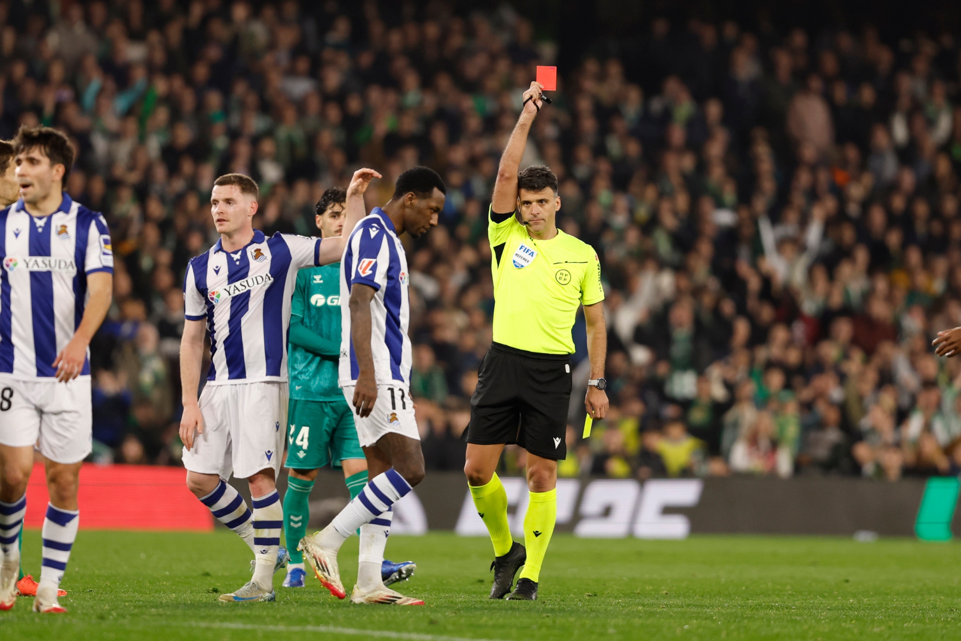Confirmada la sanción a Sheraldo Becker, que no podrá jugar contra el ...