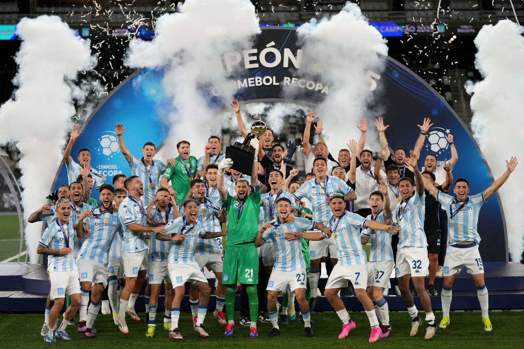 Racing asalta a Botafogo y se consagra campeón de la Recopa ...