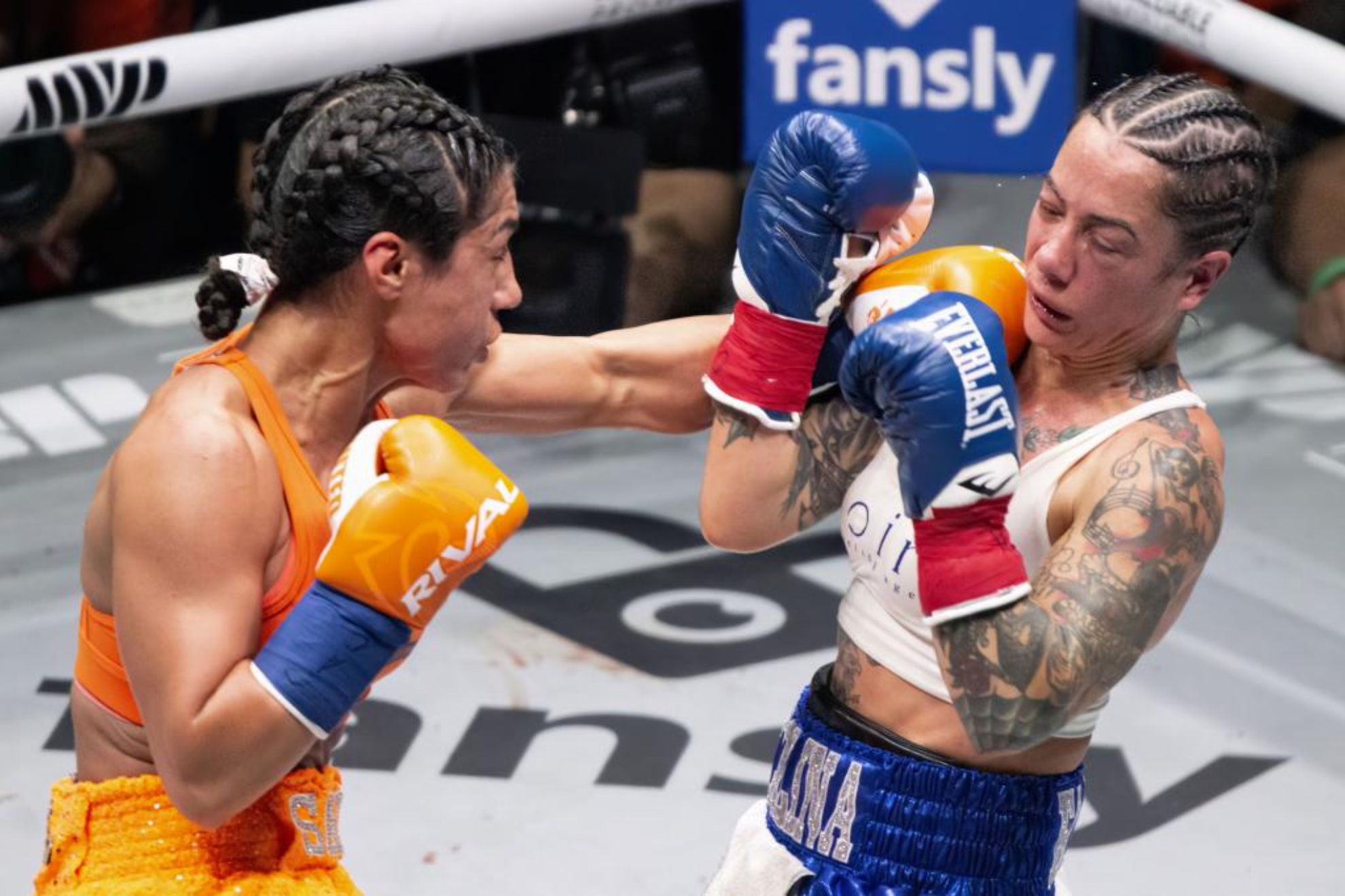 Cristina Navarro cae ante la canadiense Sara Bailey con el cinturón ...