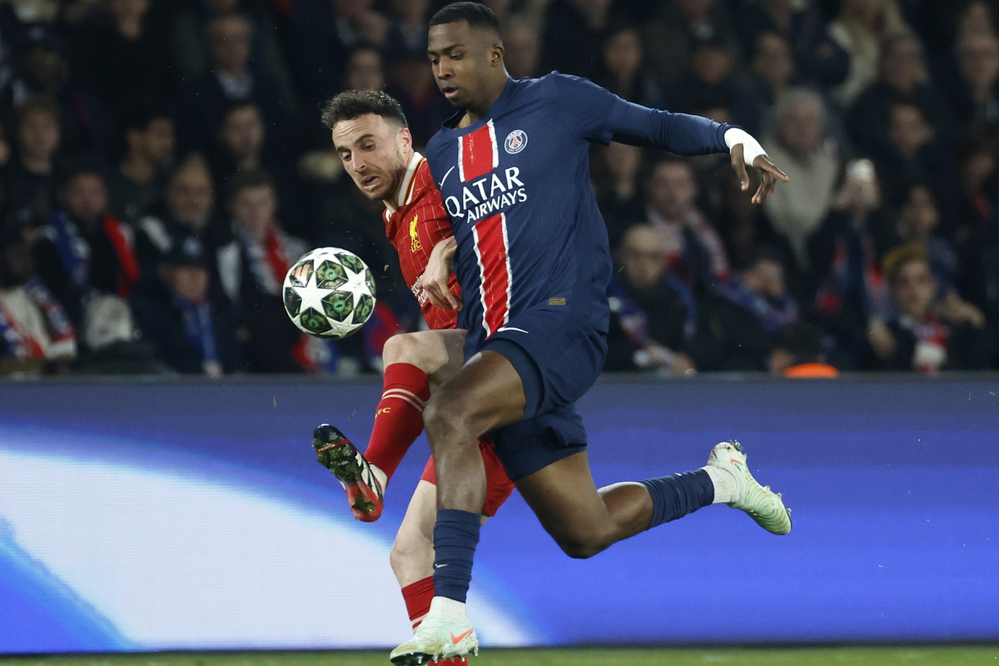 Willian Pacho, el baluarte defensivo y jugador más utilizado en el PSG ...