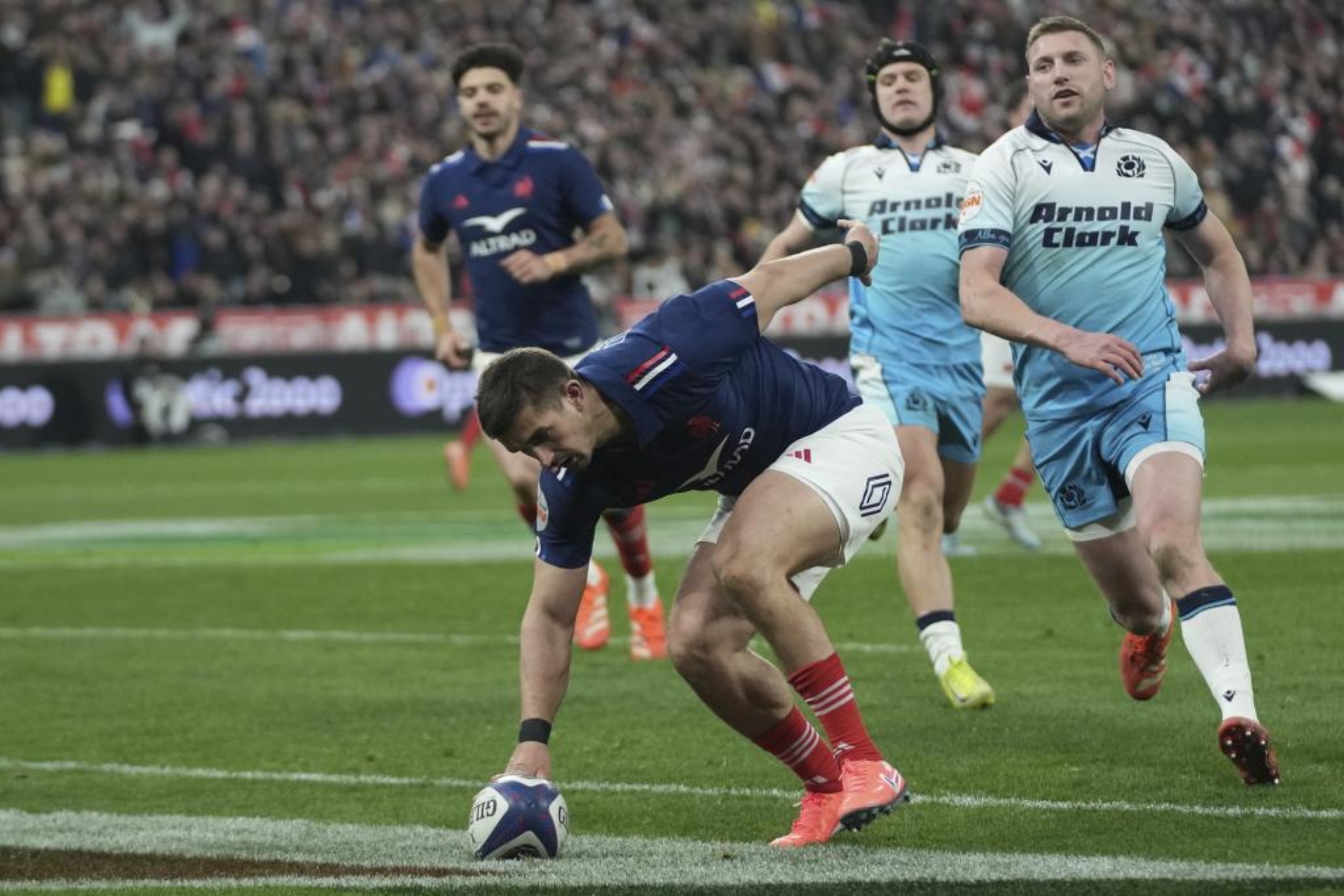 Francia tardó en imponerse a Escocia para ganar el VI Naciones 2025