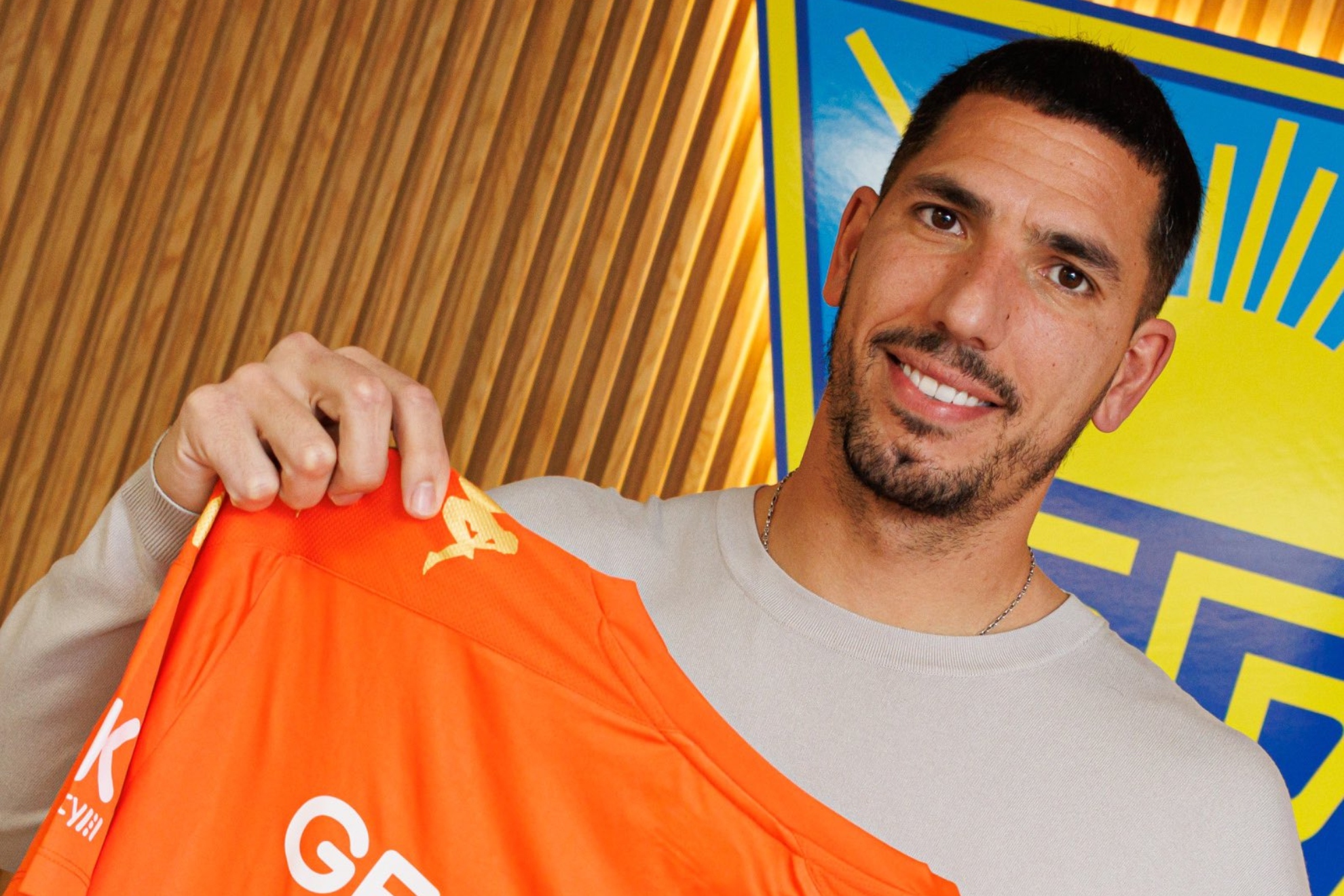 Joel Robles renueva con el Estoril Praia hasta 2028